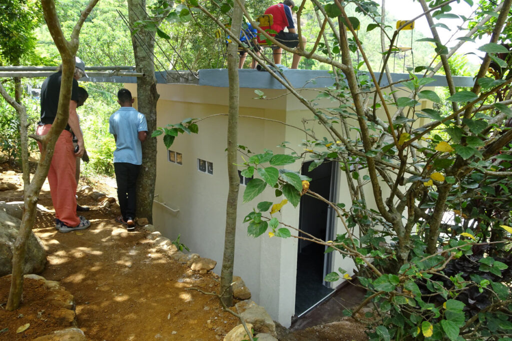 WC facilities for girls – Foundation Lankahelp